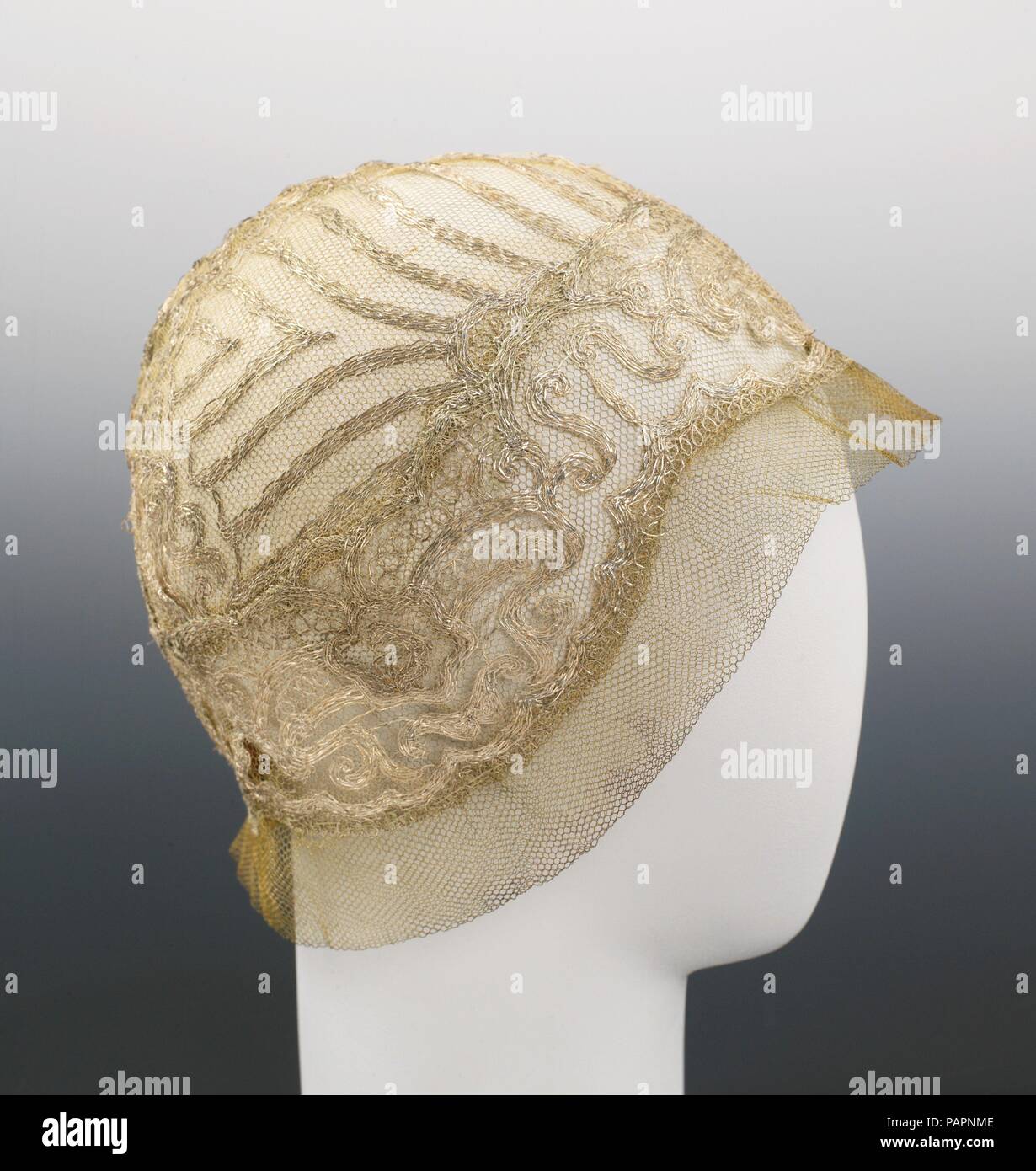 Cloche hats 1920s hi-res stock photography and images - Alamy
