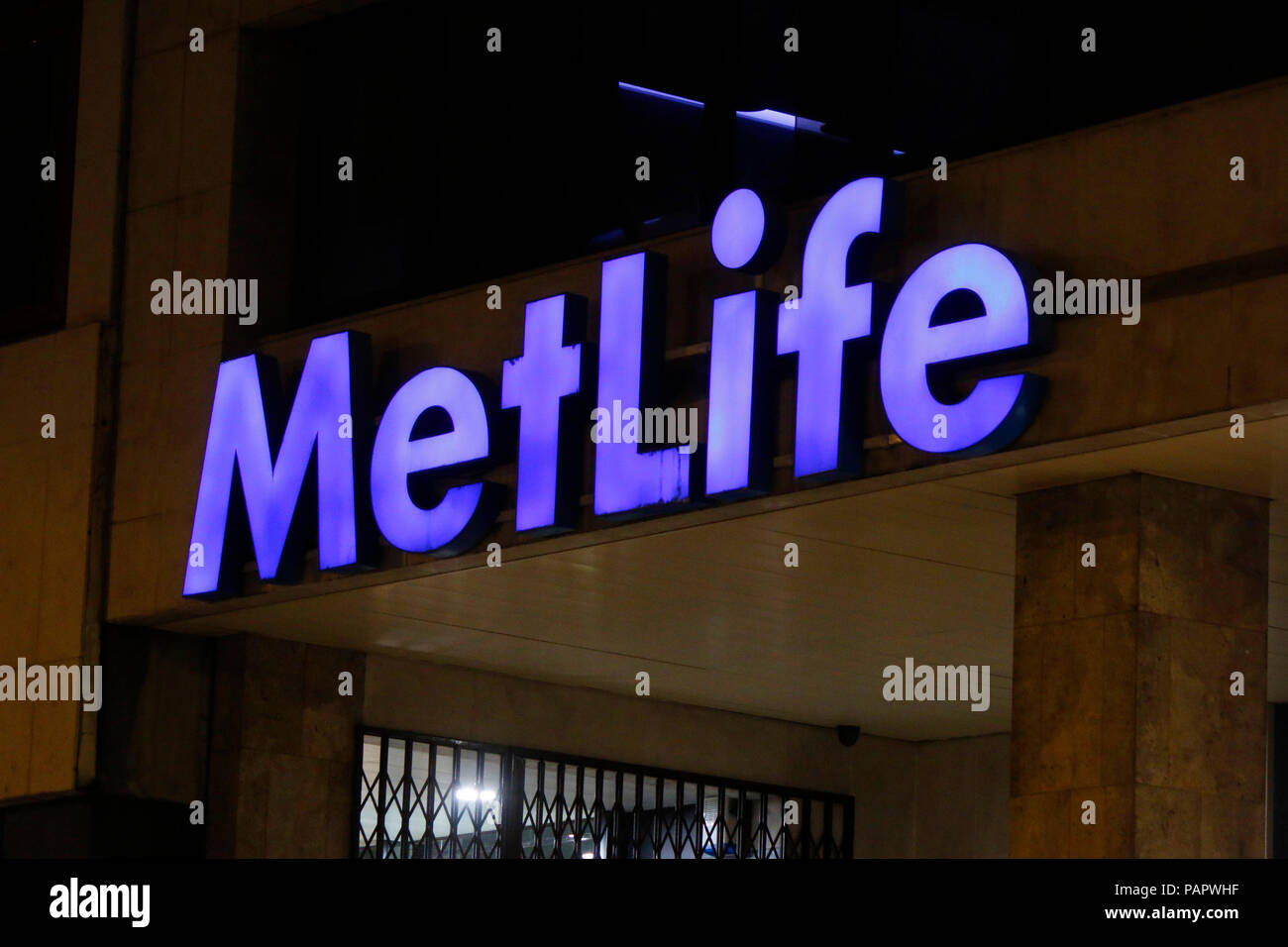 Metlife logo hi-res stock photography and images - Alamy