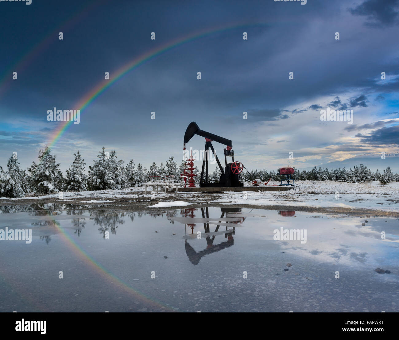 Water well drilling rig hi-res stock photography and images - Alamy