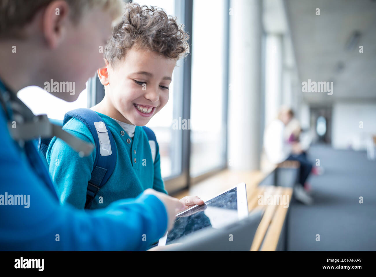 Children sharing school hi-res stock photography and images - Alamy