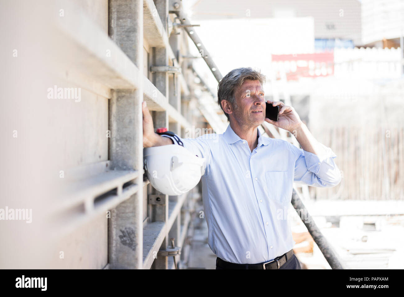 Man phone construction site hi-res stock photography and images - Alamy