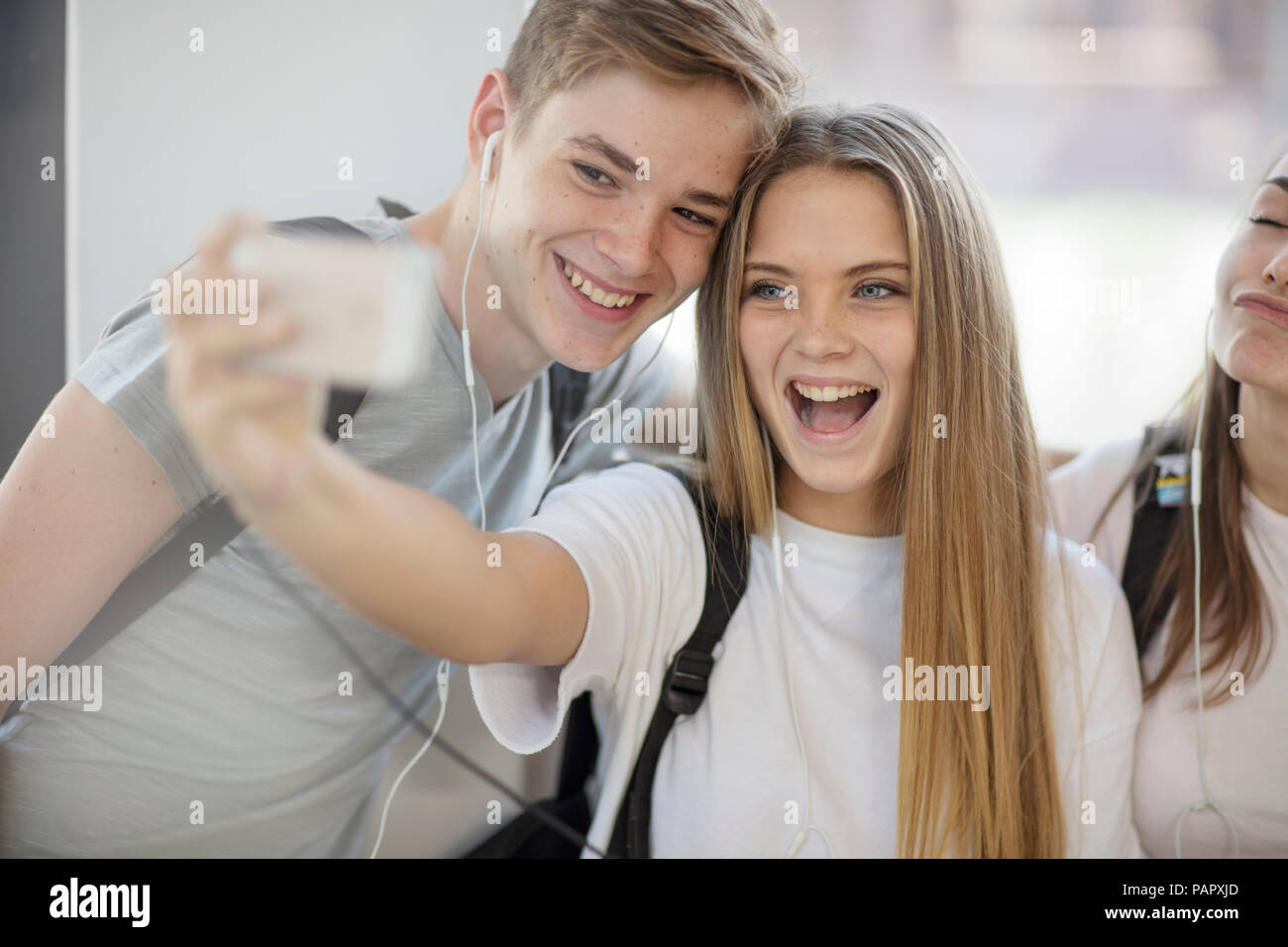 Teen girl taking selfie hi-res stock photography and images - Alamy Teen girl taking selfie hi-res stock photography and images - Alamy