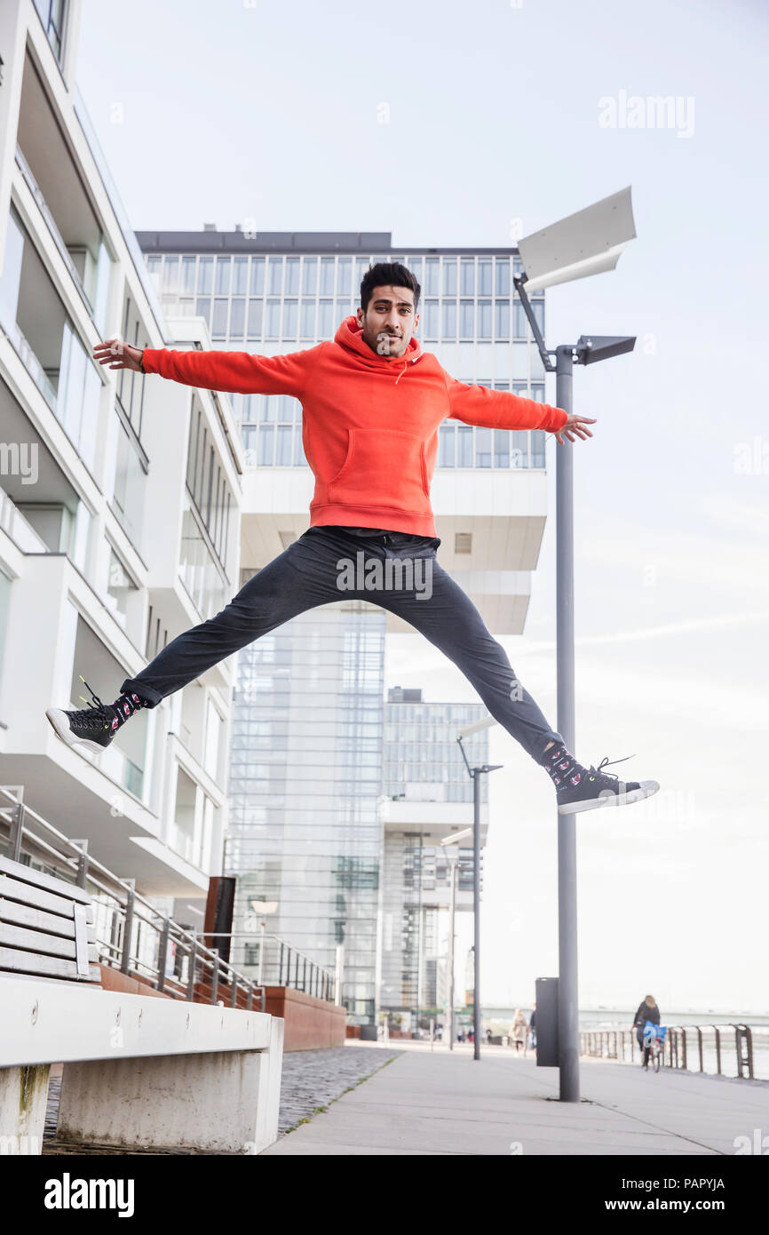 Full length portrait man 20s sporty hi-res stock photography and images ...