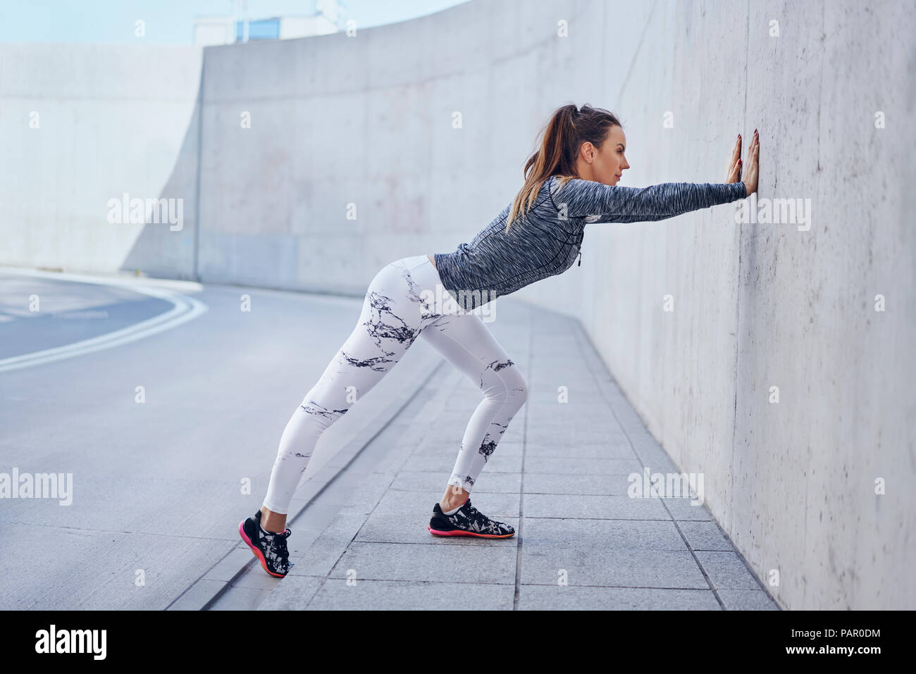 Legs female runner hi-res stock photography and images - Alamy