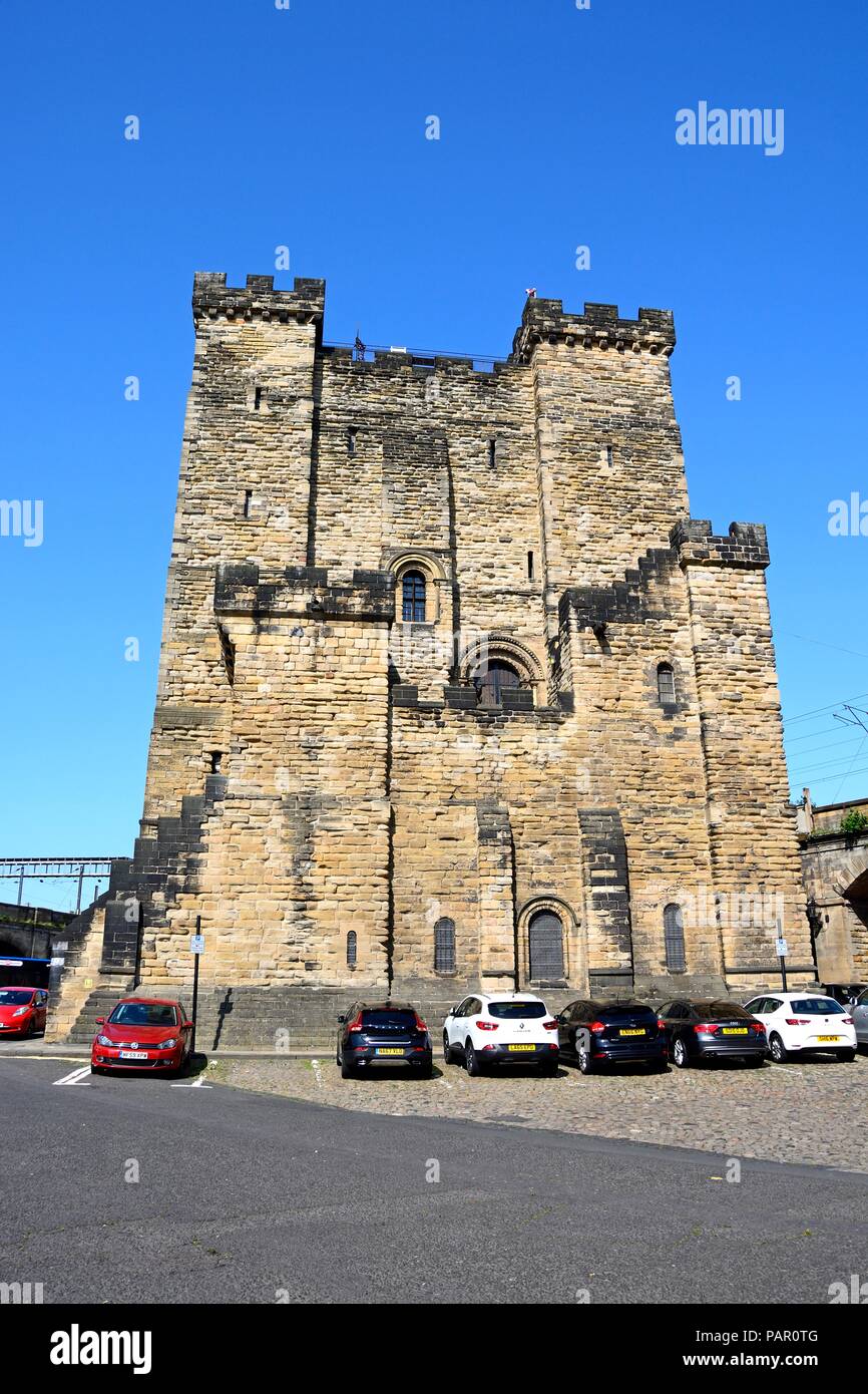 Medieval castle keep hi-res stock photography and images - Alamy