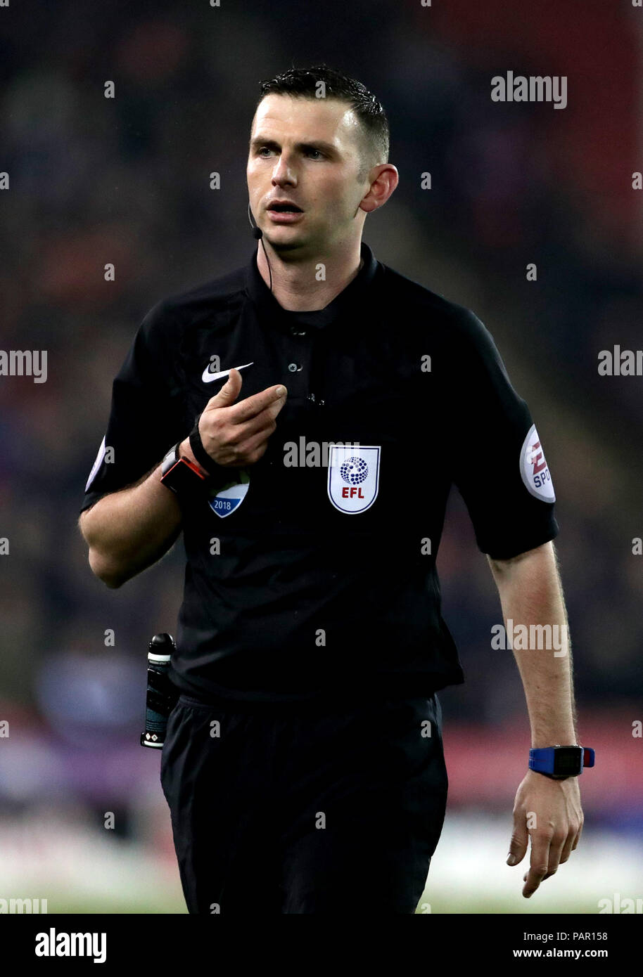 Michael Oliver, match referee Stock Photo - Alamy