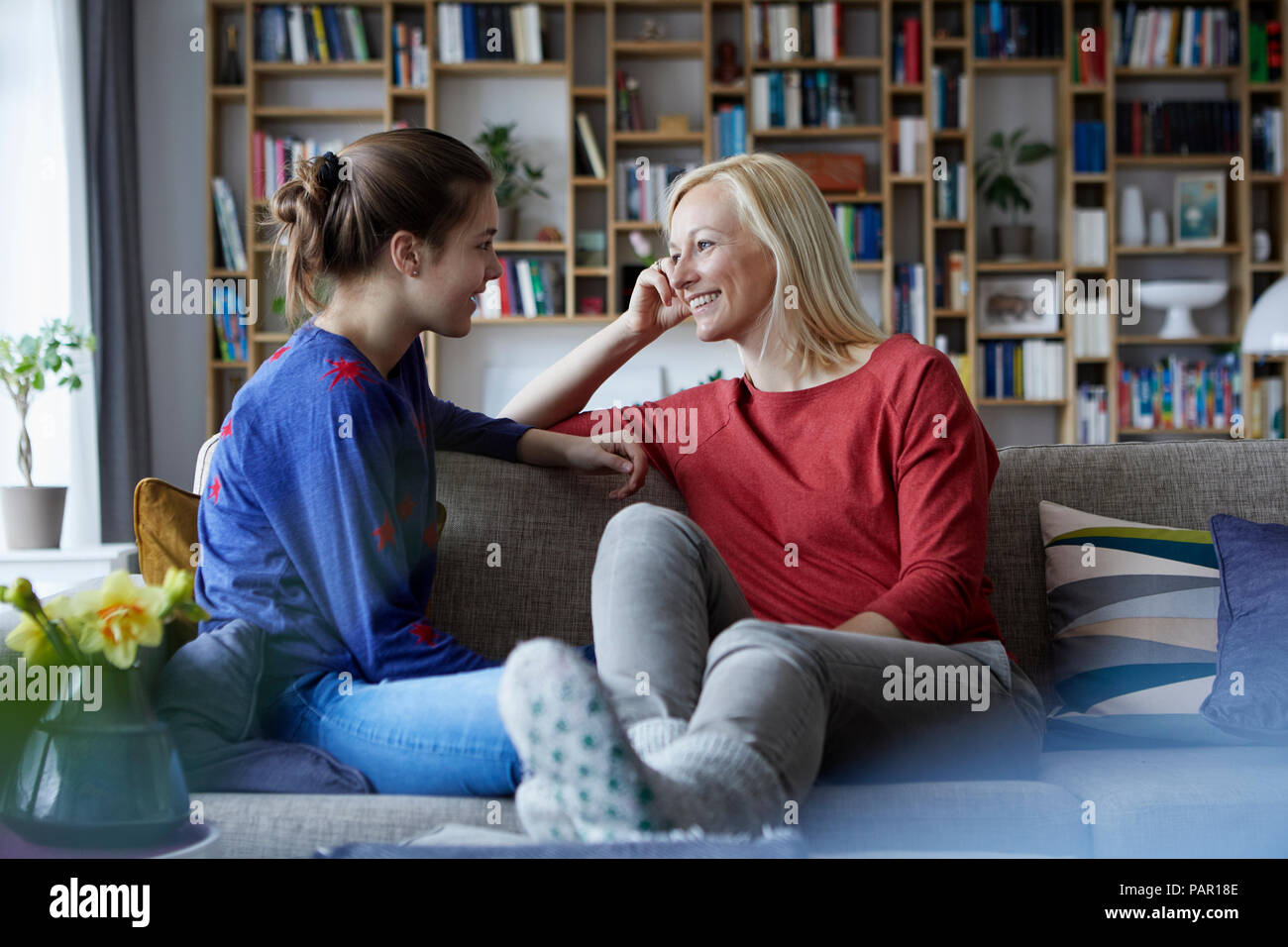 Grown up daughter and mother talk hi-res stock photography and images ...