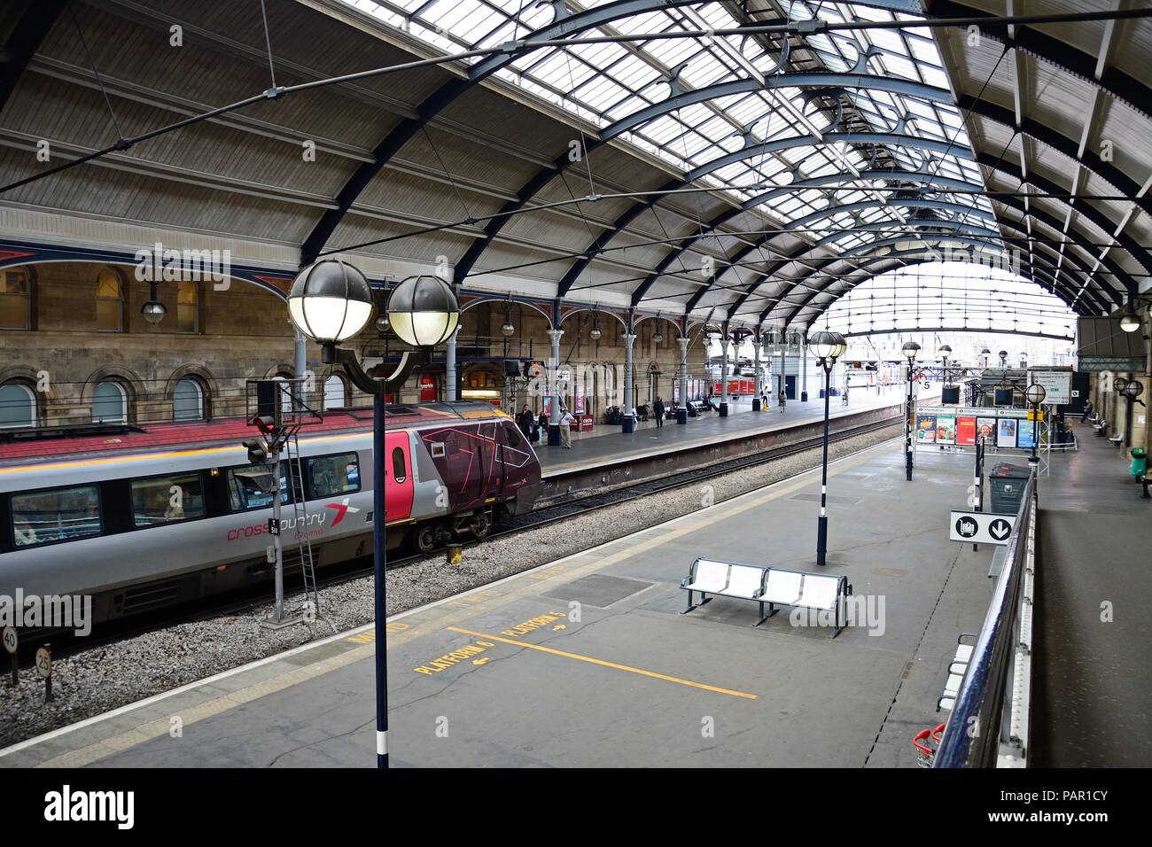 Newcastle central railway station hi-res stock photography and images ...