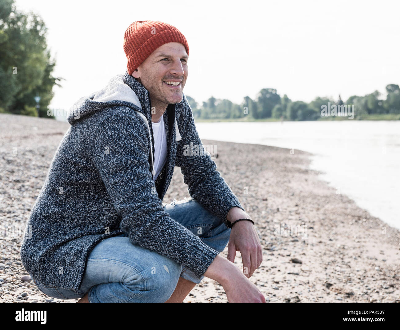 Cowering man hi-res stock photography and images - Alamy