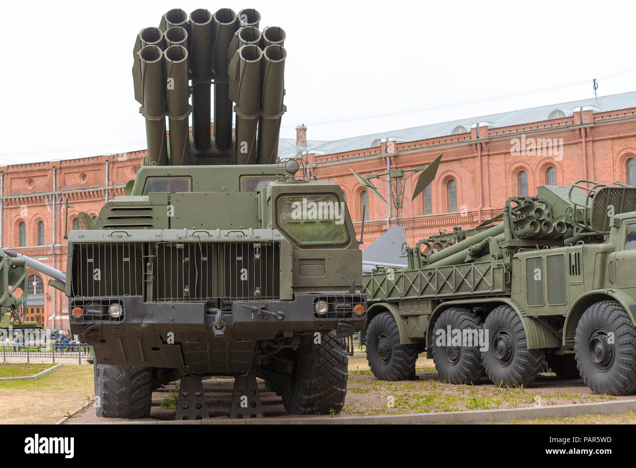 Rocket launchers hi-res stock photography and images - Alamy