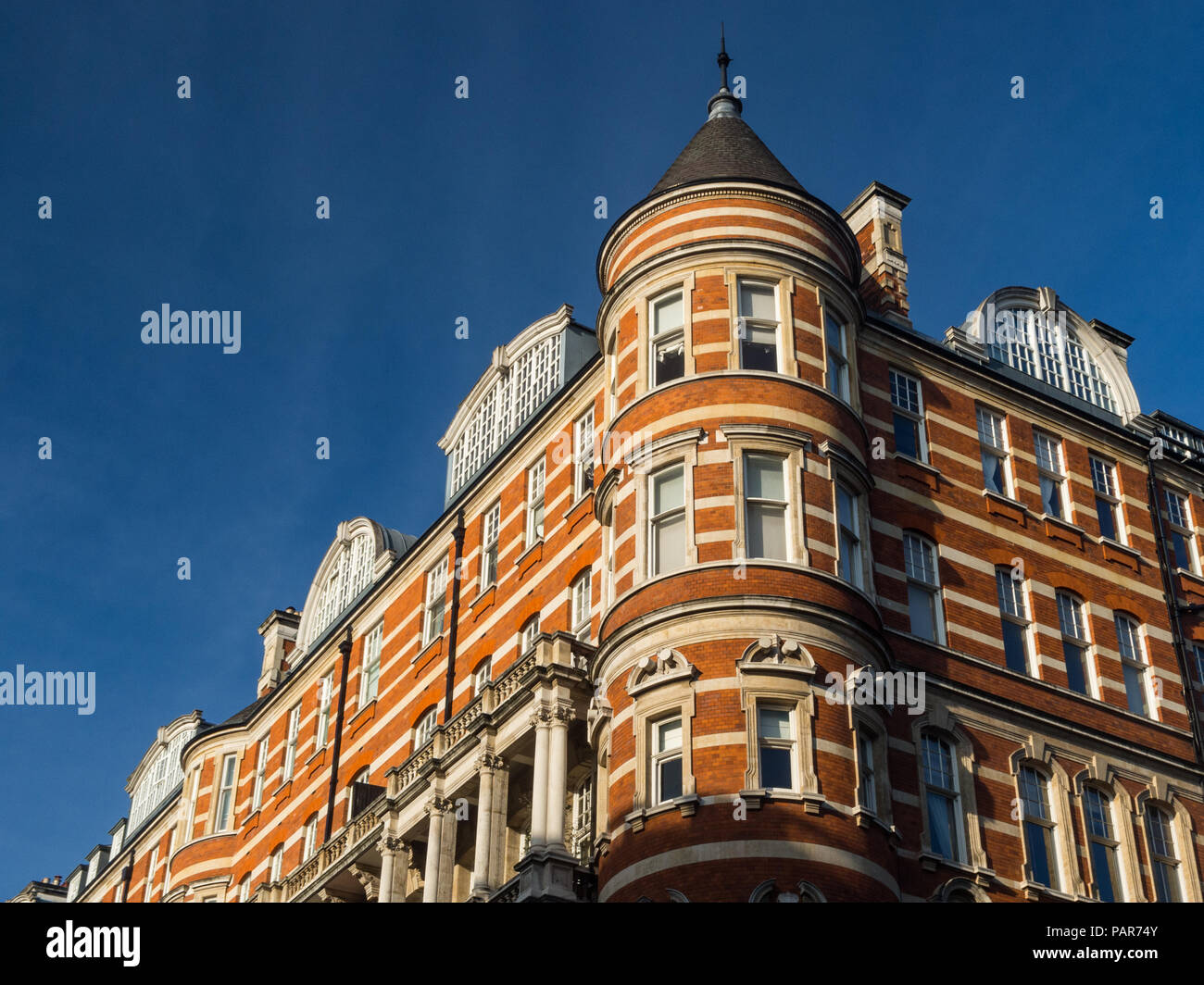 Corner building, Kensington, London Stock Photo - Alamy