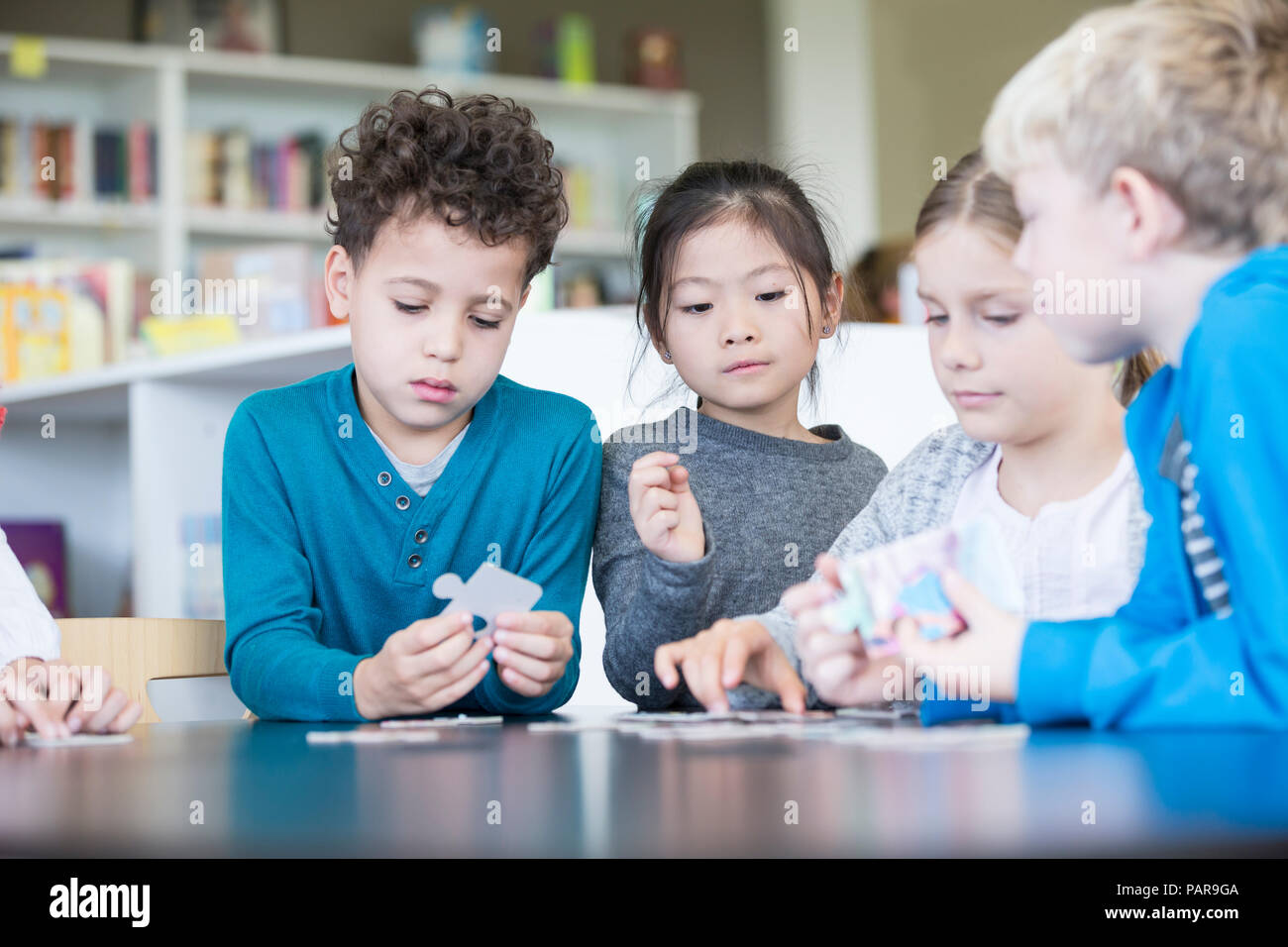 School pupils playing hi-res stock photography and images - Alamy