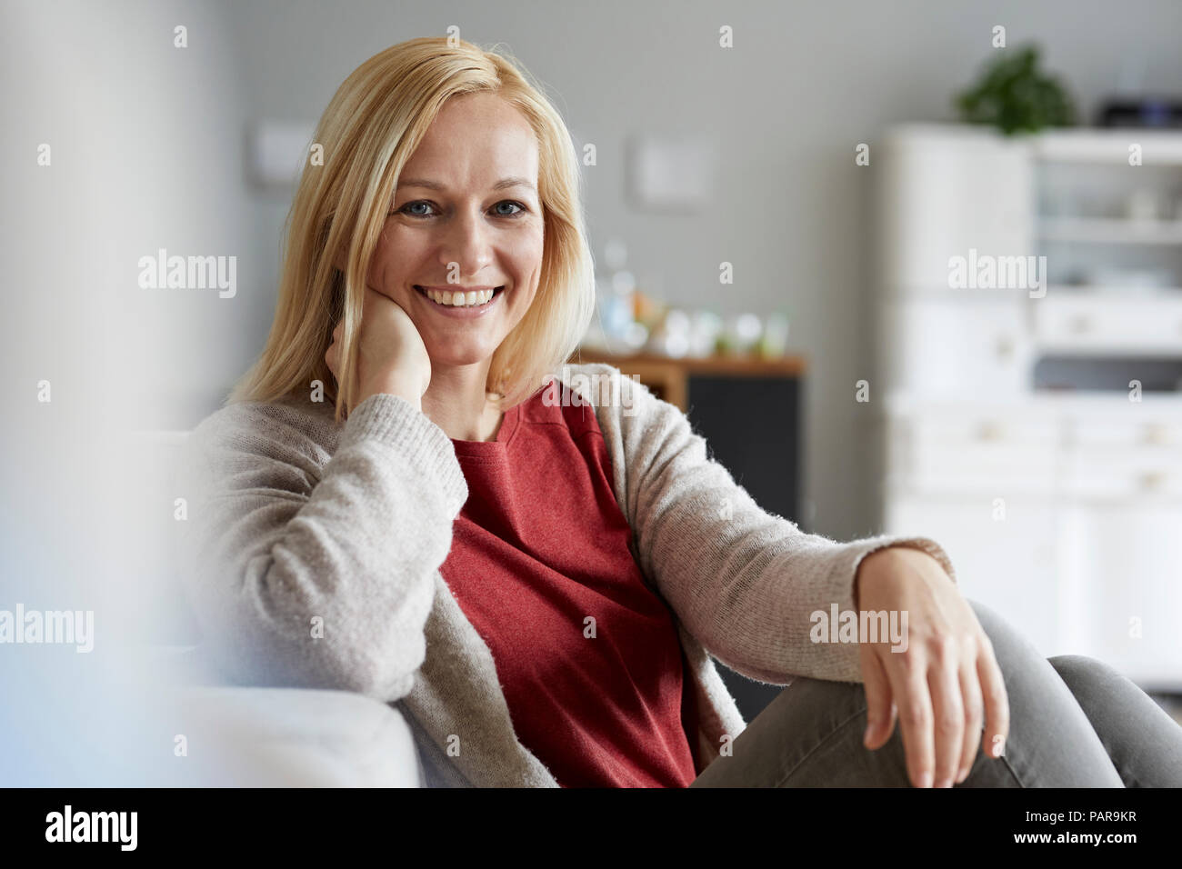 Happy smiling blonde woman laughing hi-res stock photography and images ...