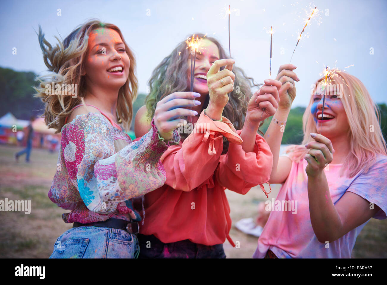 Portrait friends music festival hi-res stock photography and images - Alamy