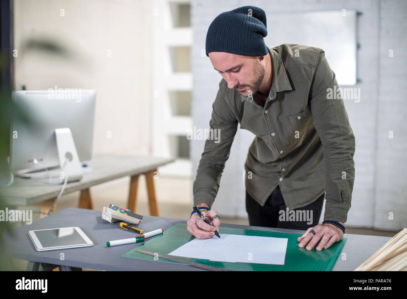 Man taking notes hi-res stock photography and images - Alamy