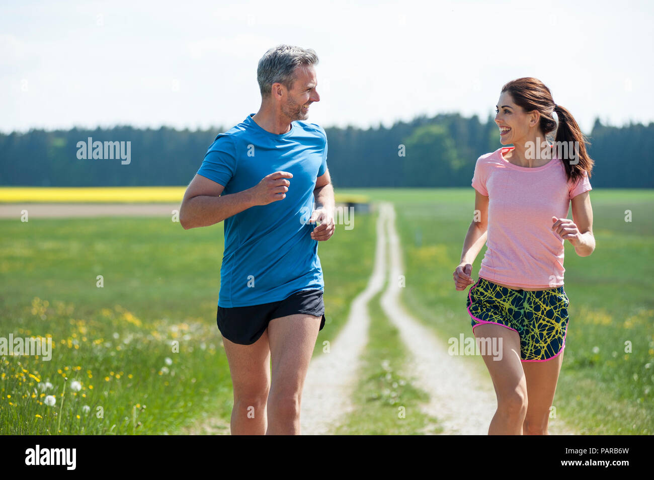 Running on field hi-res stock photography and images - Alamy