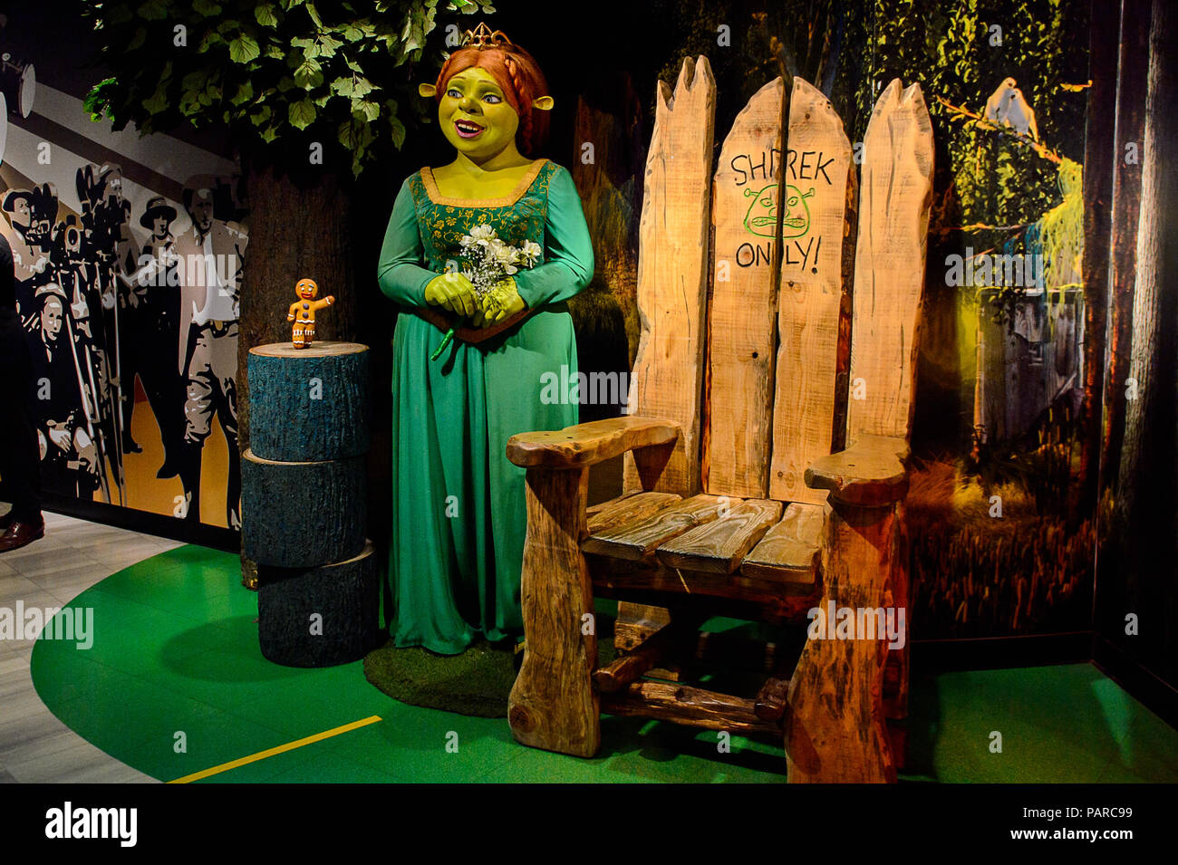 Shrek head hi-res stock photography and images - Alamy