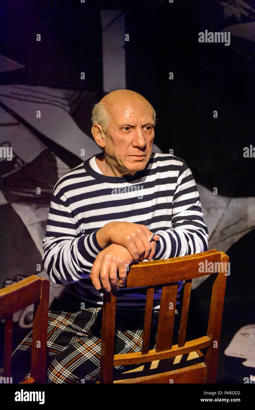 Pablo picasso painter and model hi-res stock photography and images - Alamy
