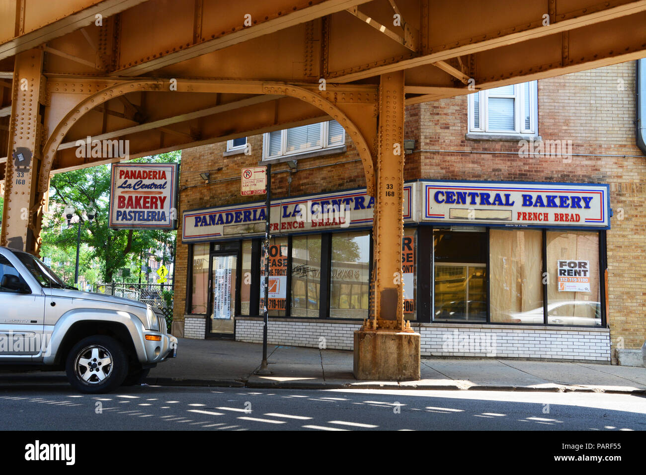 A storefront for rent in the shadow of Chicago's Blue Line CTA in the ...