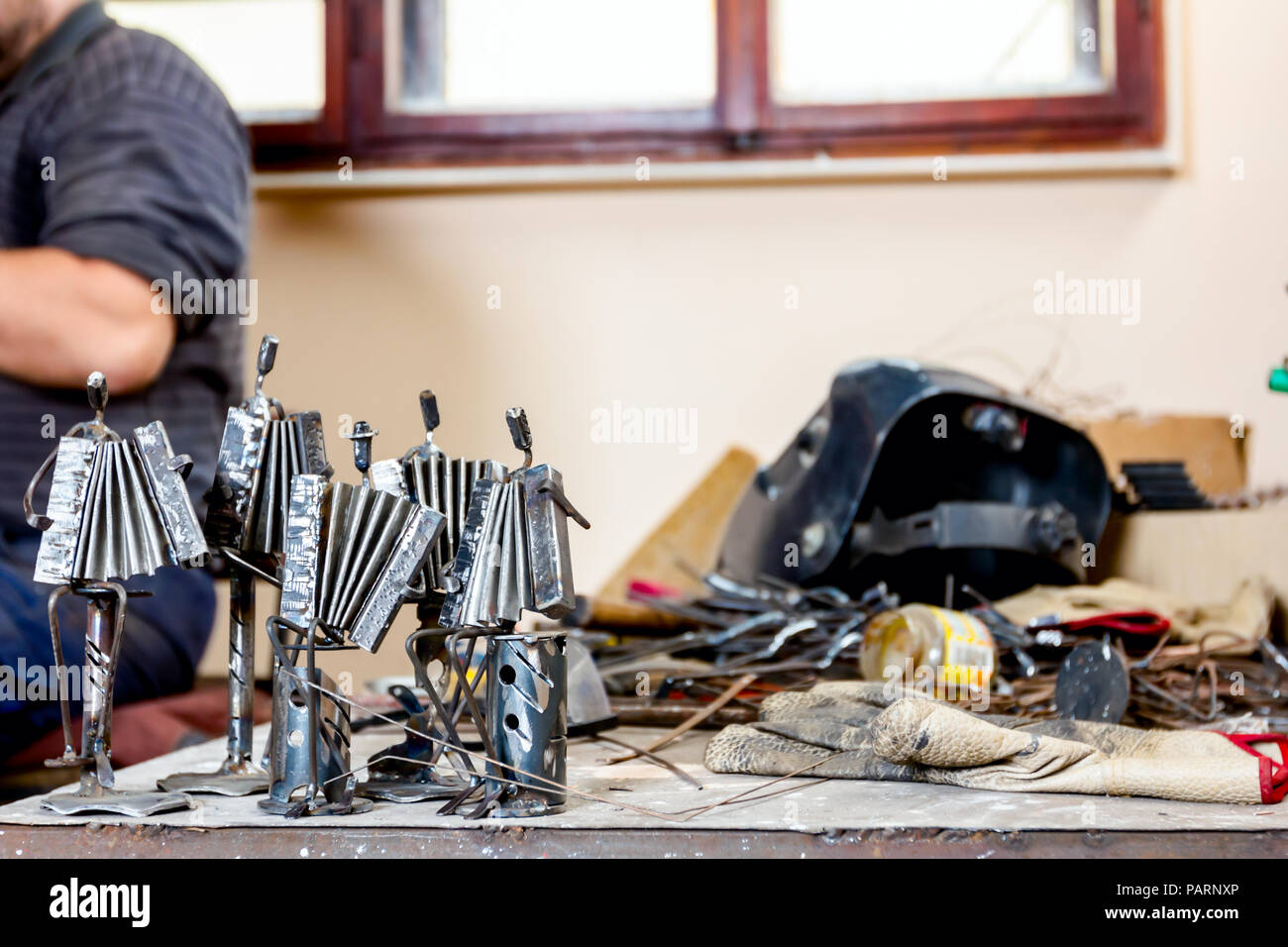 Craftsman making figure metal wire hi-res stock photography and images ...
