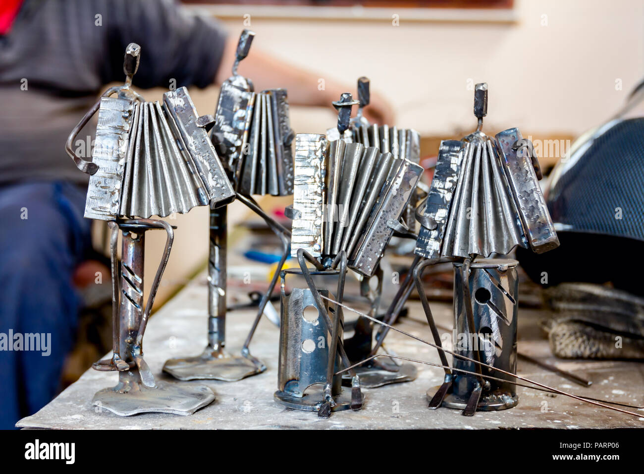 Figures of music performers made with welded metal wire, accordionists ...