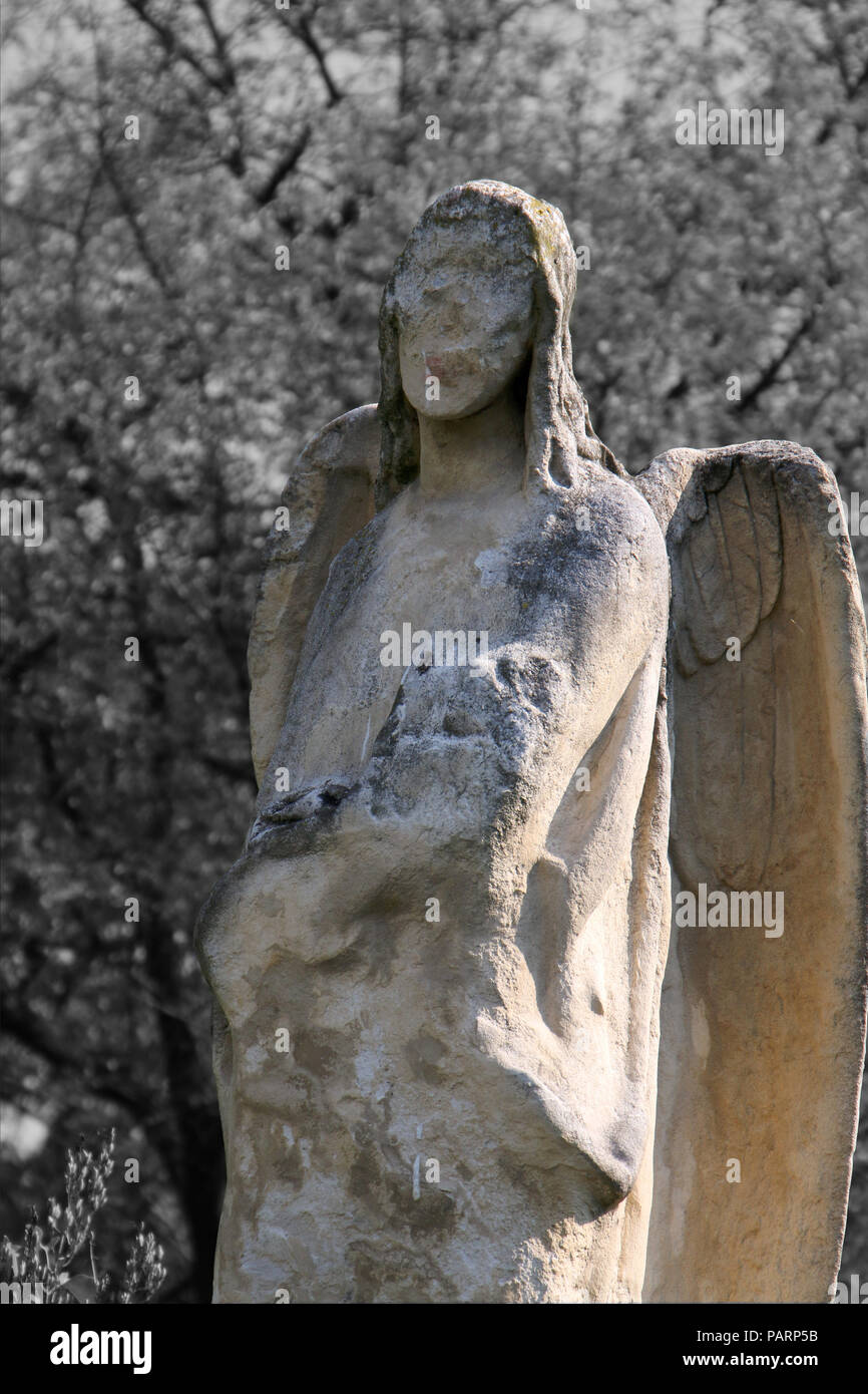 Grave tomb headstone statue hi-res stock photography and images - Alamy
