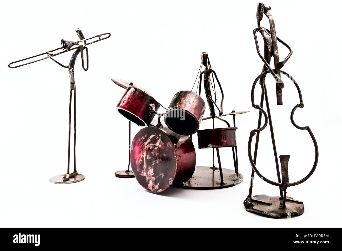 Figures of music performers; violoncellist, drummer and trumpet are ...