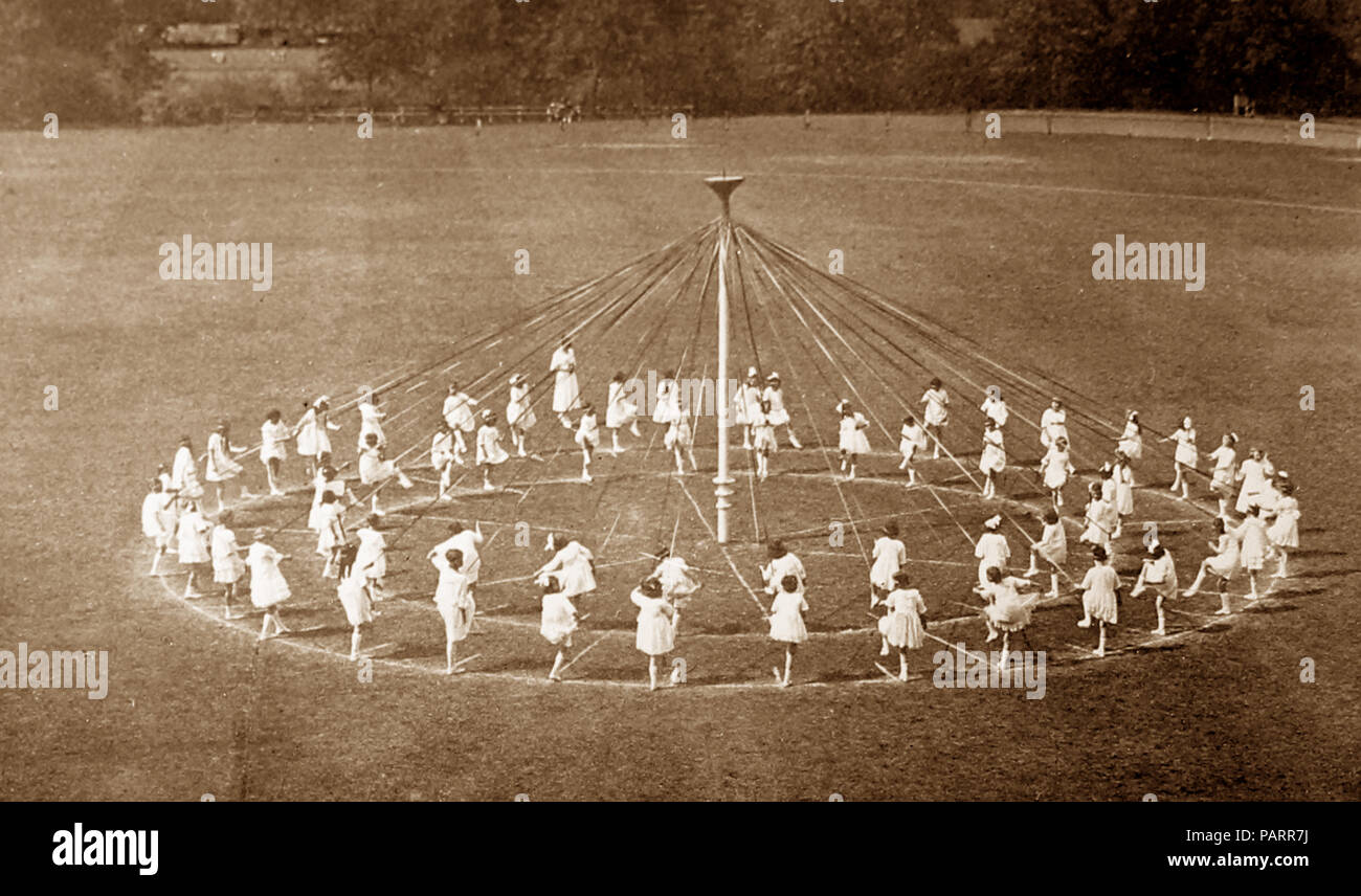 Maypole Dancing Stock Photos & Maypole Dancing Stock Images - Alamy