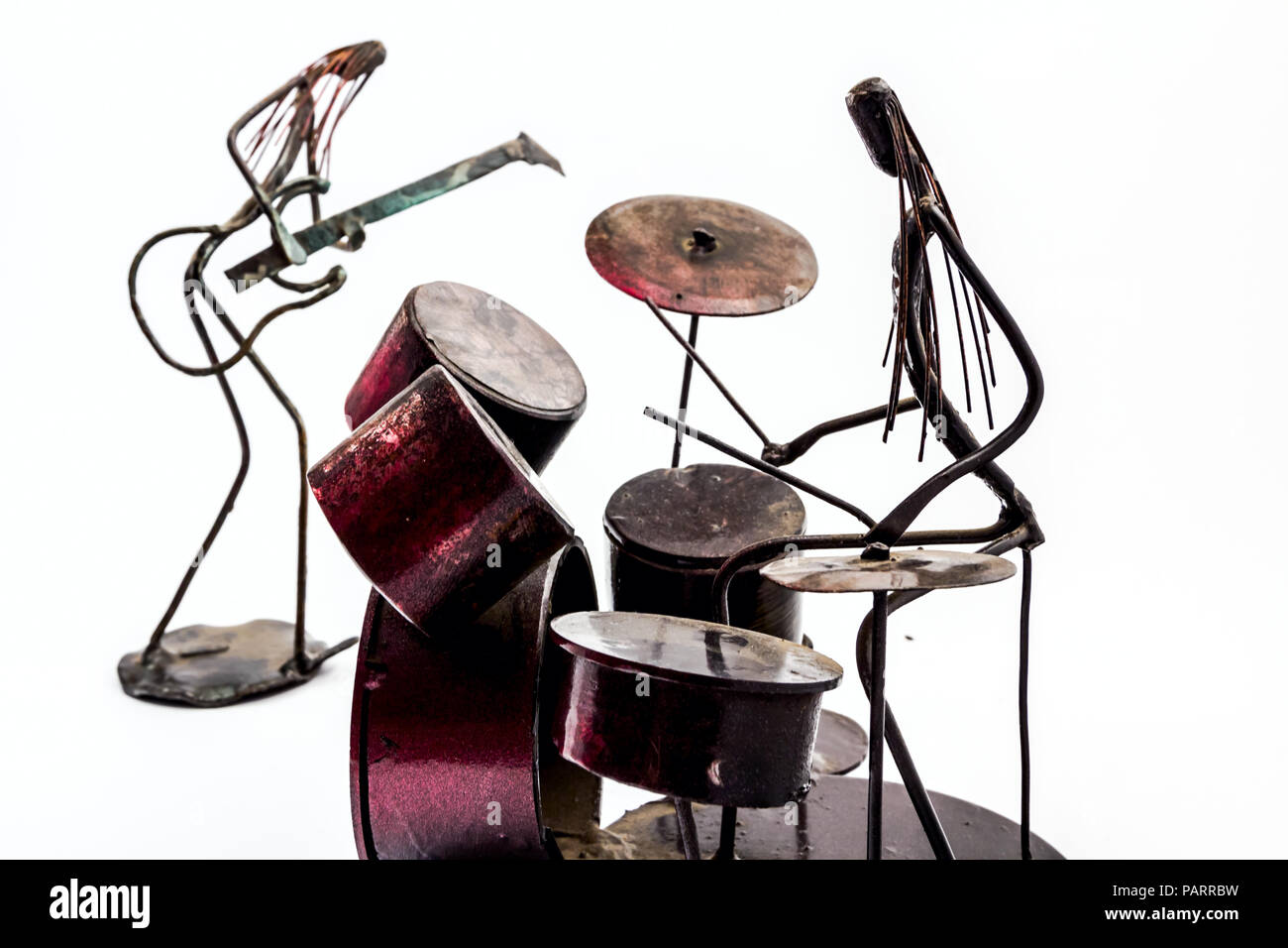 Figures of music performers made with welded black metal wire ...