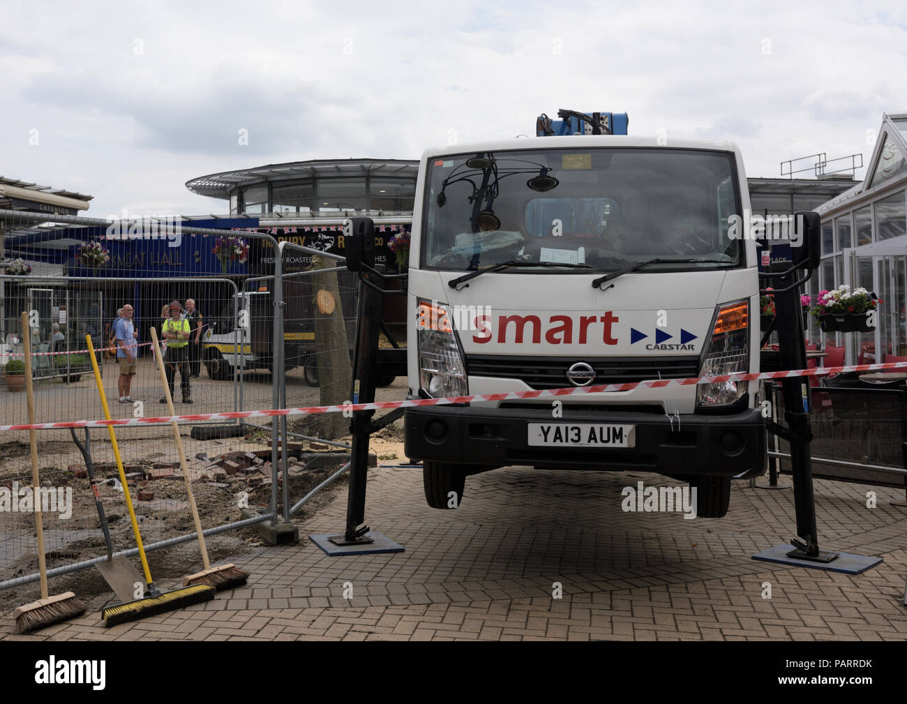 Hydraulic outriggers hi-res stock photography and images - Alamy