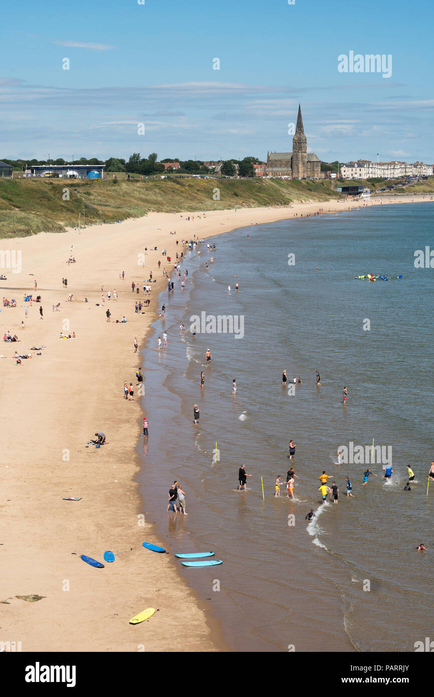 Longsands beach tynemouth hi-res stock photography and images - Alamy