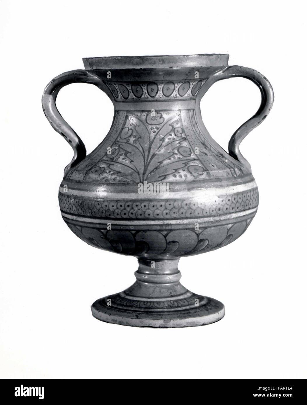 Vase (vaso). Culture: Italian, Deruta. Dimensions: Height: 9 1/16 in ...