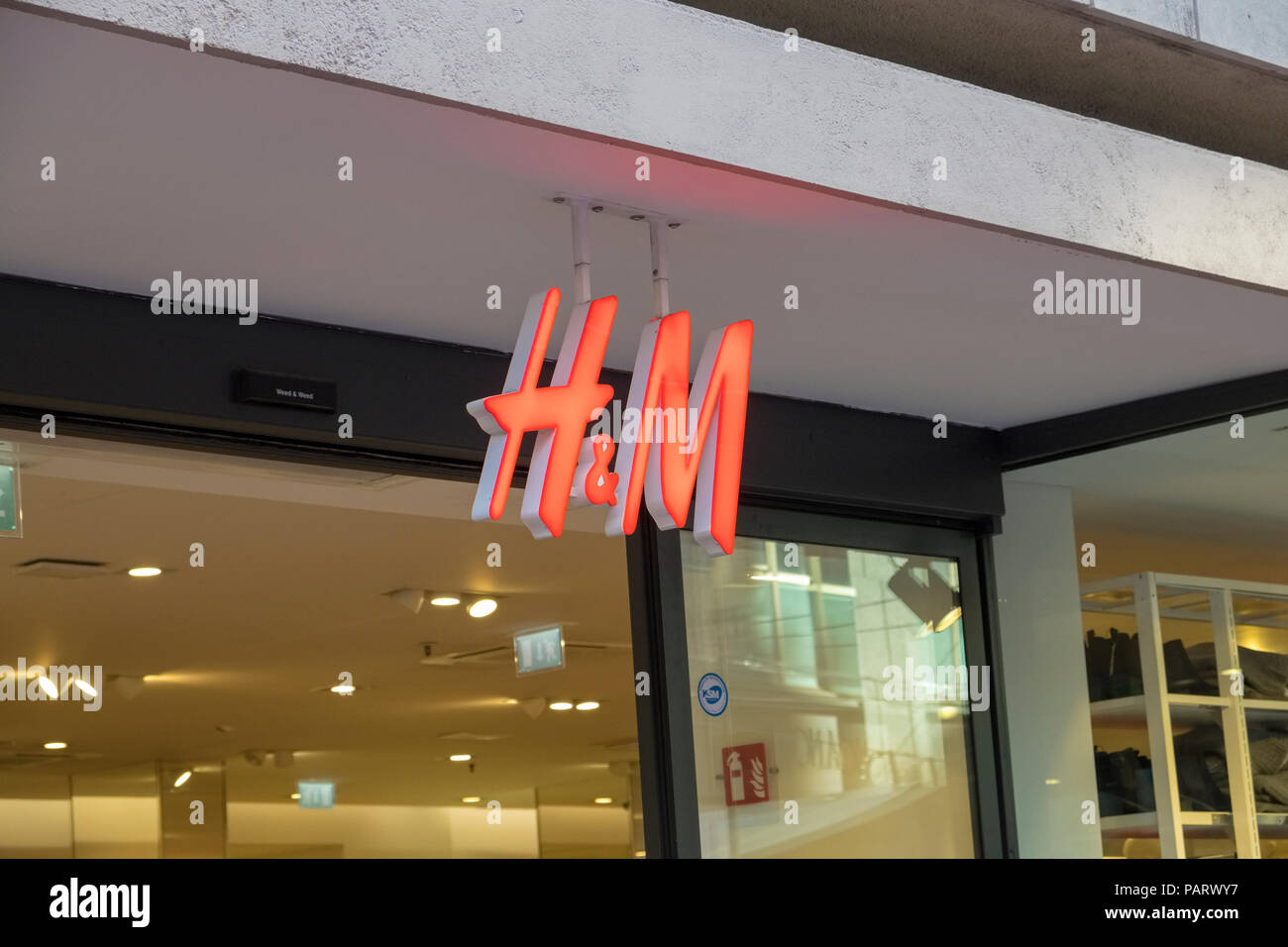 H&m logo shop hi-res stock photography and images - Alamy