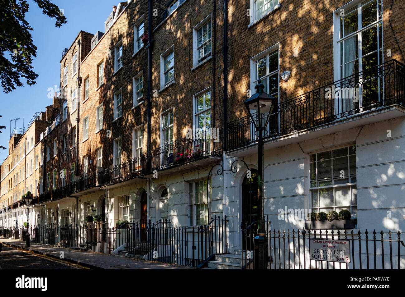 Brompton Square, Knightsbridge, London, England Stock Photo - Alamy