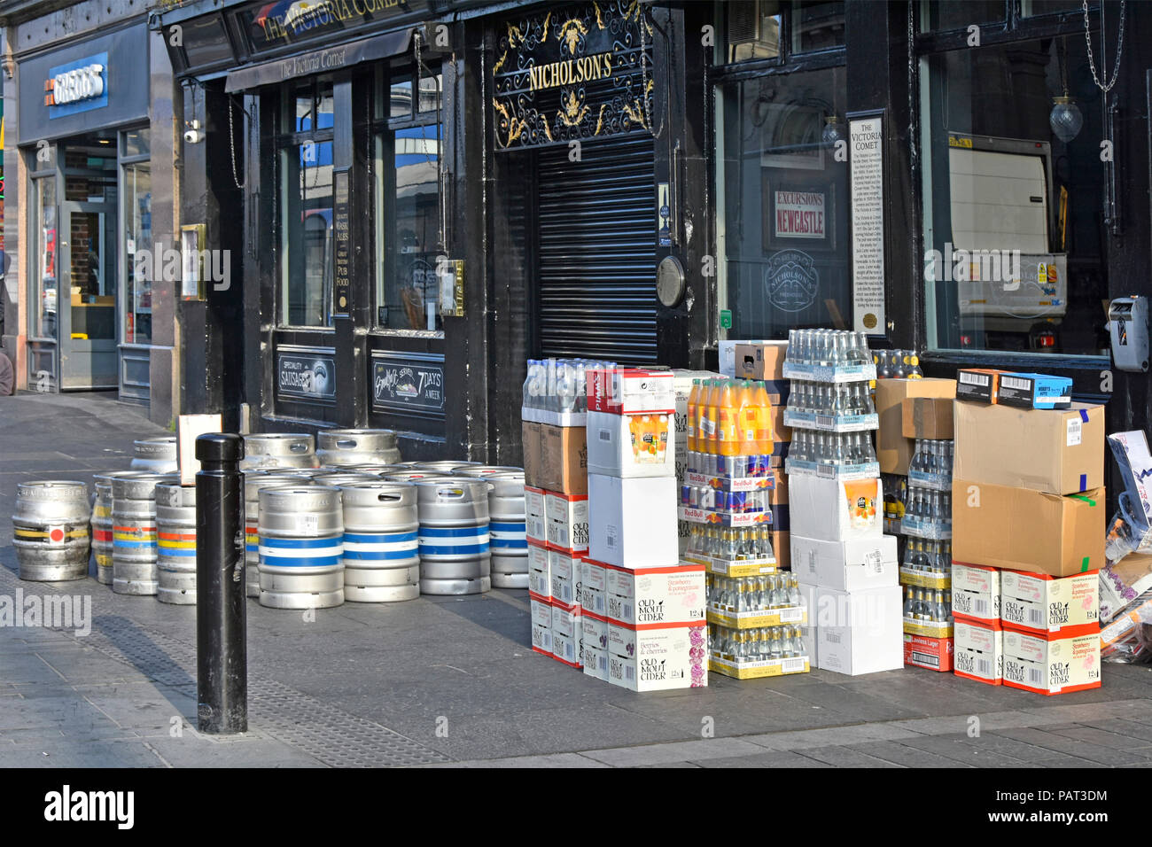 Nicholsons pub hi-res stock photography and images - Alamy