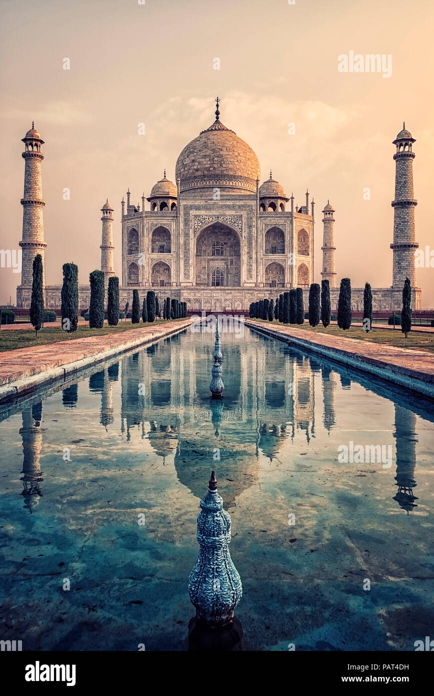 Taj mahal hi-res stock photography and images - Alamy
