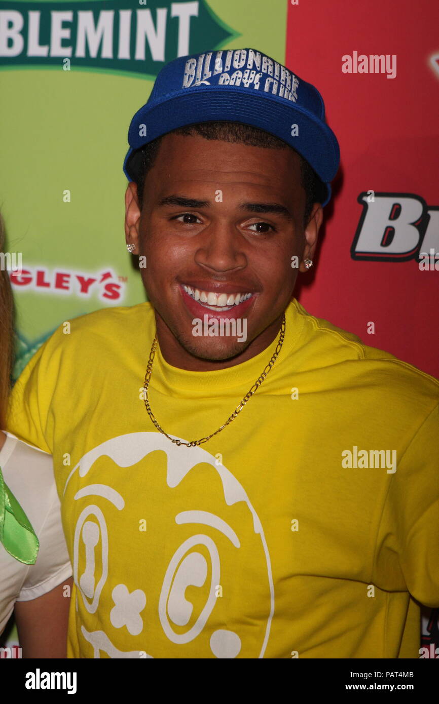 New York City 07-29-08 Chris Brown at debut remakes of iconic wrigley's ...