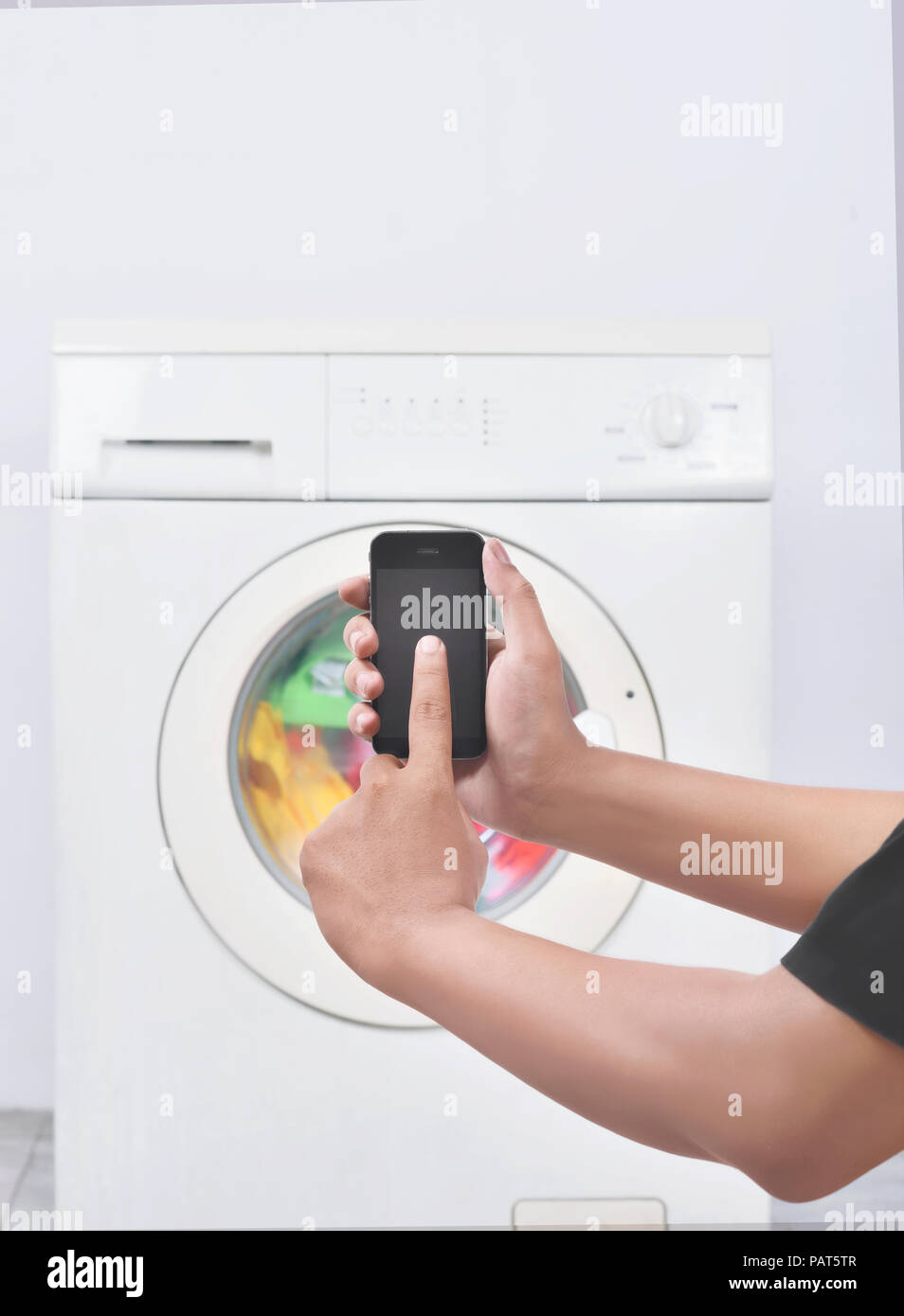 Phone operate washing machine hi-res stock photography and images - Alamy