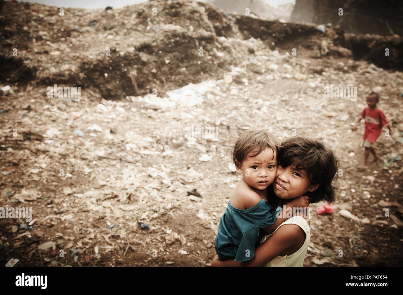 Smokey mountain philippines hi-res stock photography and images - Alamy