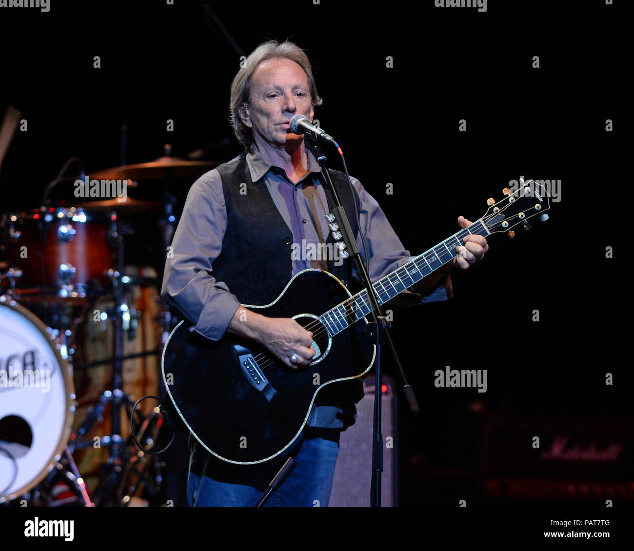 HOLLYWOOD, FL - NOVEMBER 12: Dewey Bunnell of America performs at Hard ...