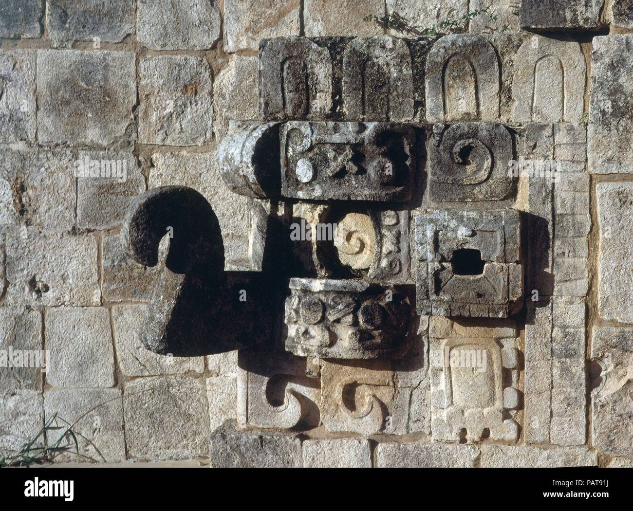 PIRAMIDE ADIVINO-DET DECORACION ESTILO CHENES-CULTURA MAYA. Location ...