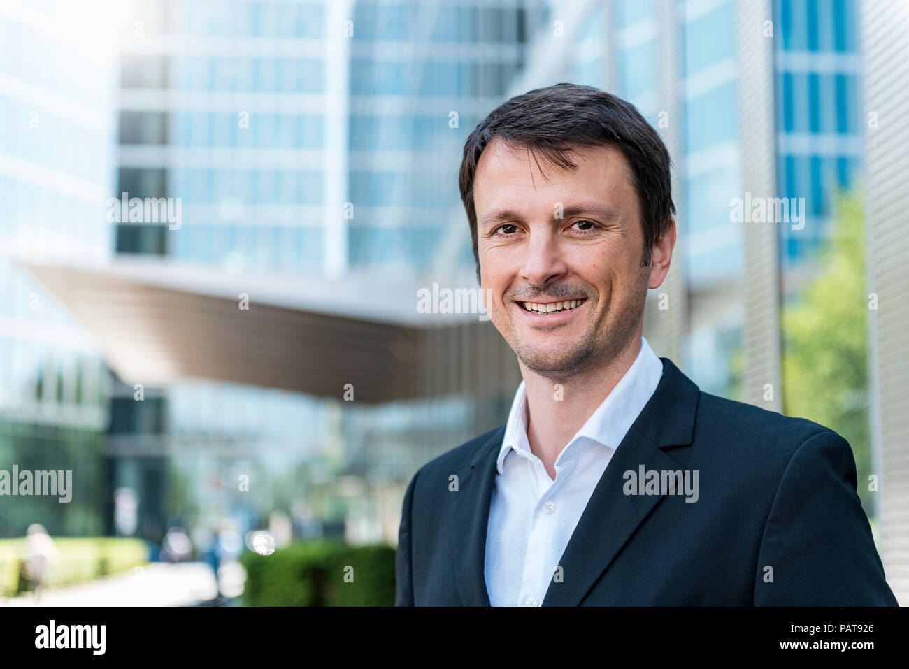 Businessman smiling portrait outdoor hi-res stock photography and ...