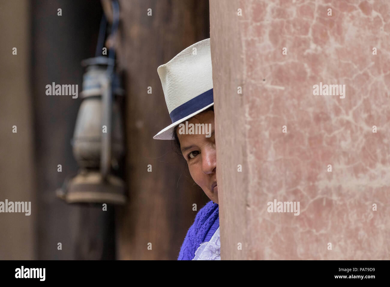 Woman peeking around corner hi-res stock photography and images - Alamy