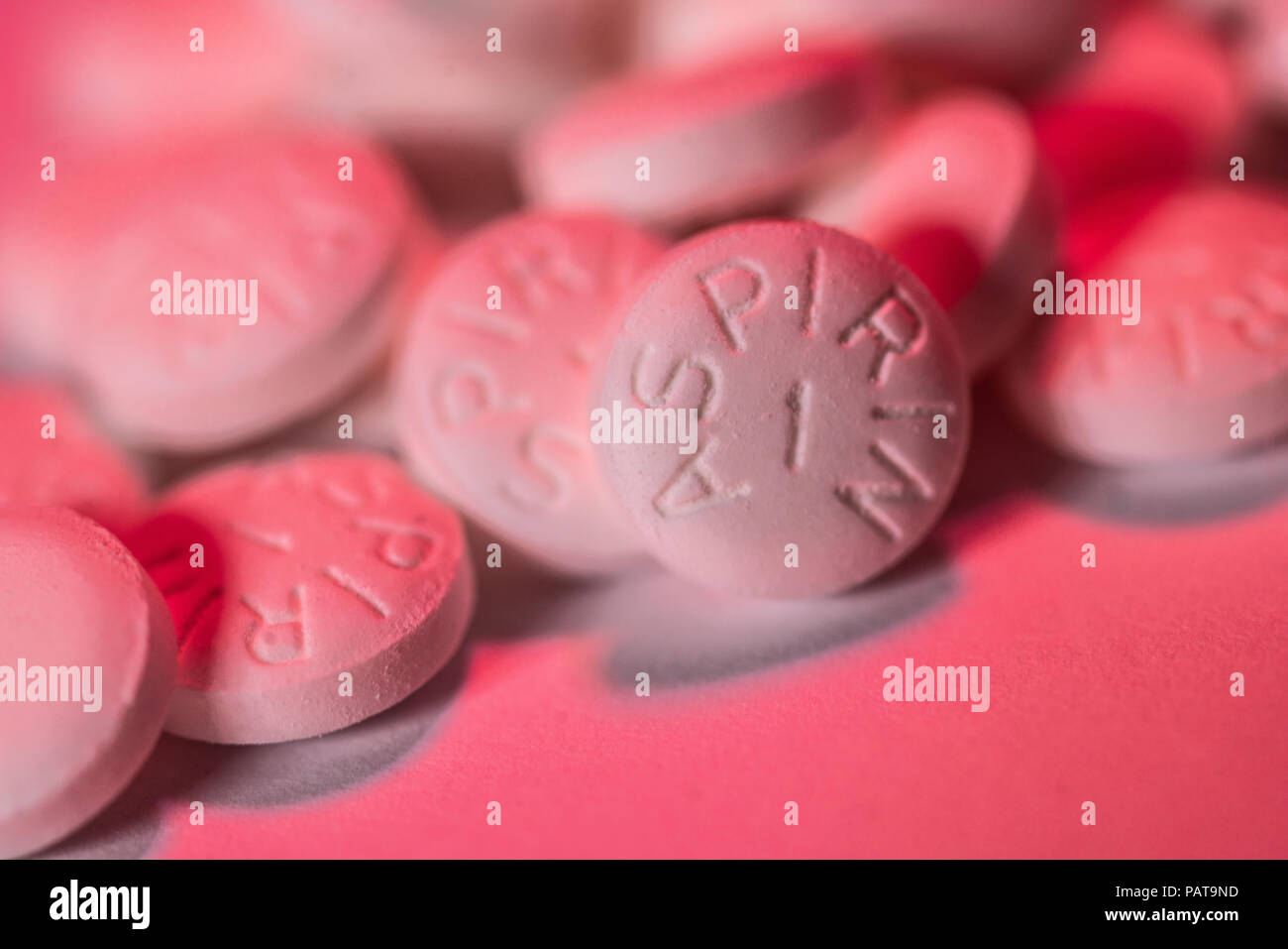 White aspirin tablets hi-res stock photography and images - Alamy
