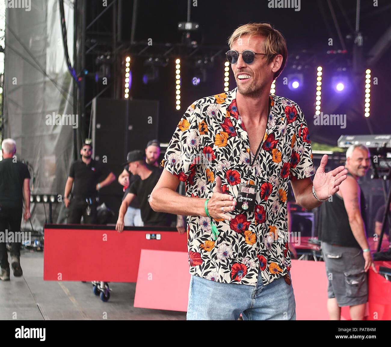 Peter Crouch kicks footballs from the stage into the audience and ...