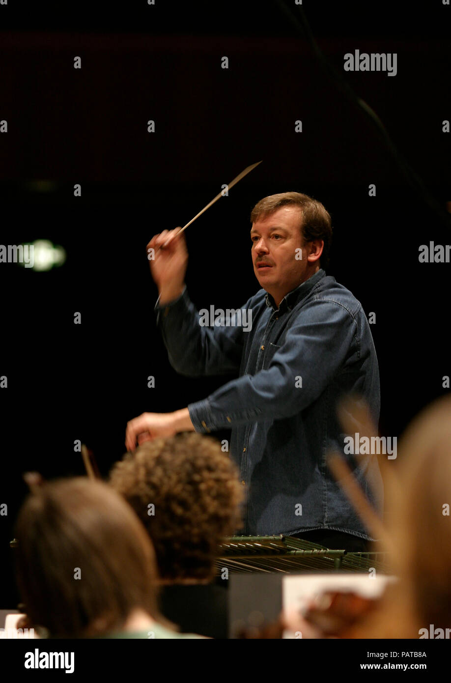 Petri Sakari - conductor Conducting at St David's Hall Cardiff jan 2005 ...