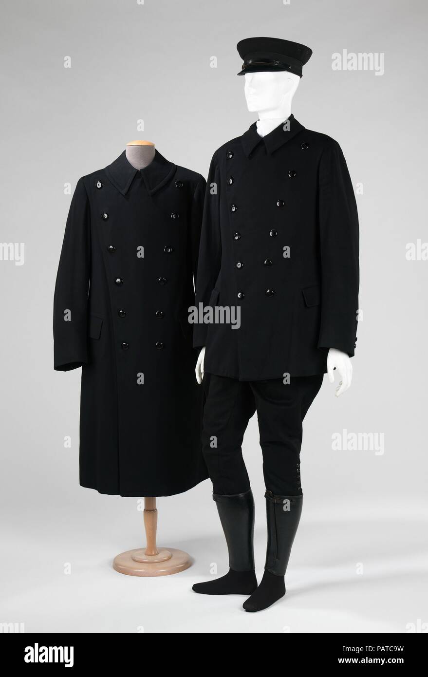 Museum staff uniform hi-res stock photography and images - Alamy