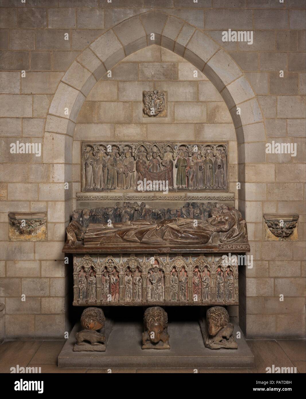 Gothic burial tombs hi-res stock photography and images - Alamy