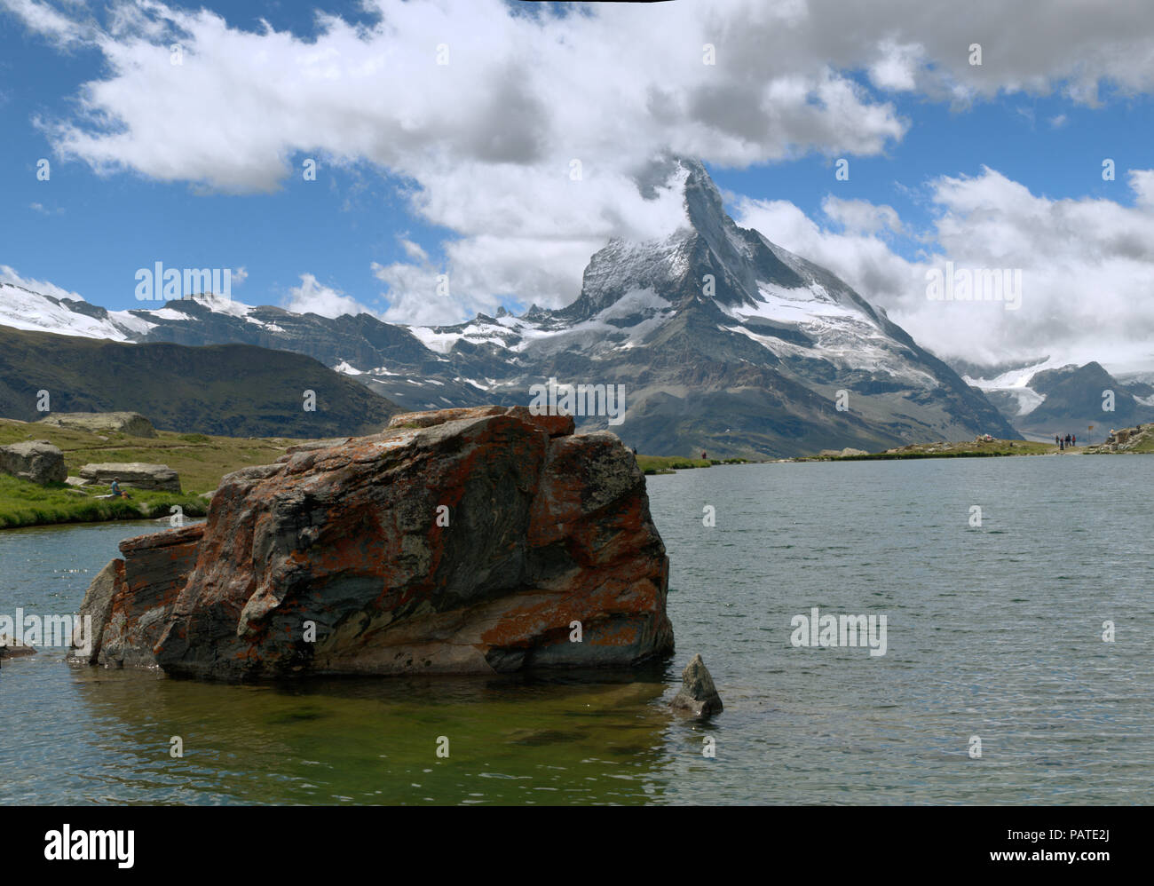 The Stellisee and iconic peak of the Matterhorn in the Swiss canton of ...