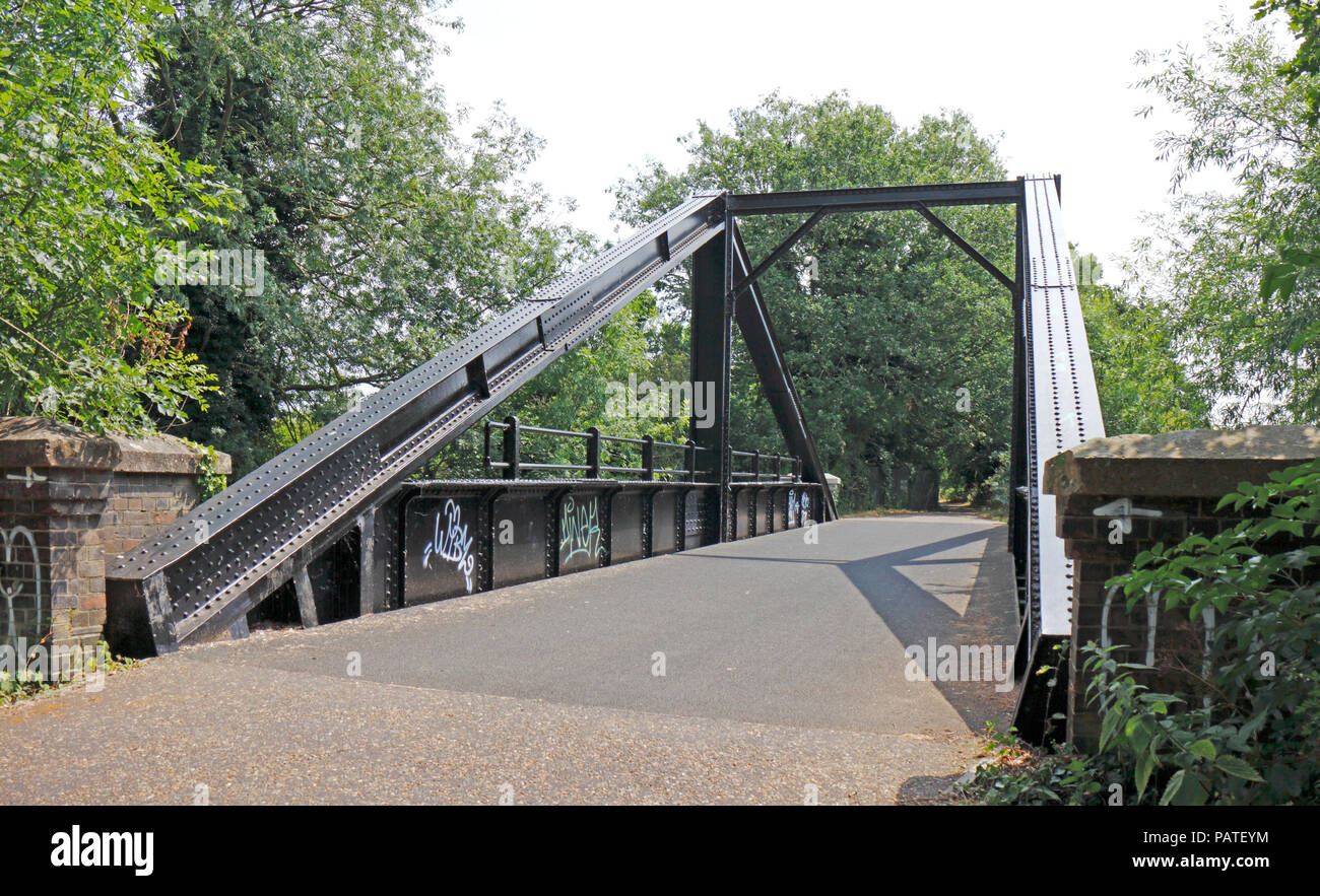 A view of the old A frame M&GN rail bridge crossing the River Wensum at ...
